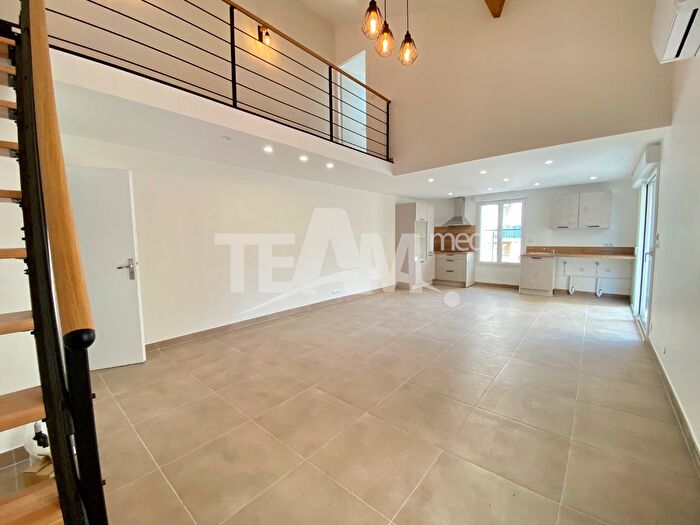 Appartement à louer - Sète, Centre-ville - 4 pièces - 3 chambres