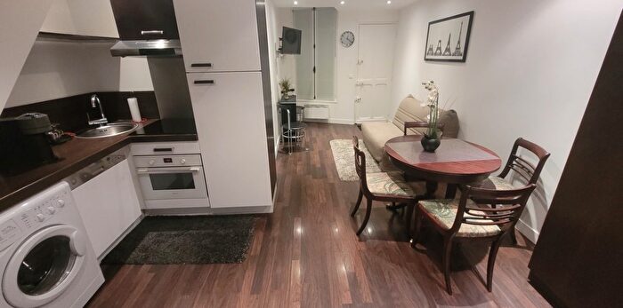 Appartement à louer - Courbevoie, Gambetta, La Défense - 2 pièces - 1 chambre