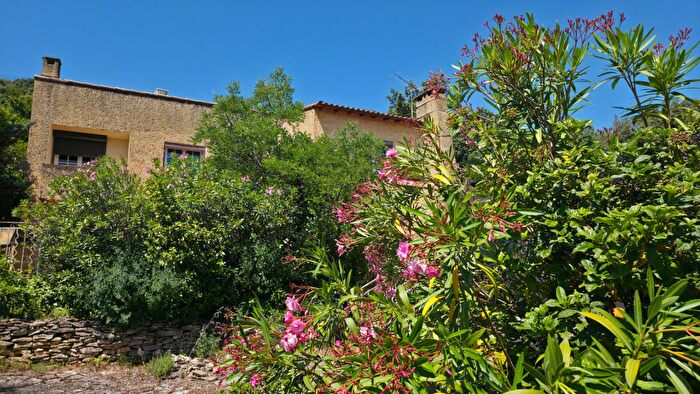 Maison 6 pièces à Villeneuve-lès-Avignon, Charbonnières, à vendre