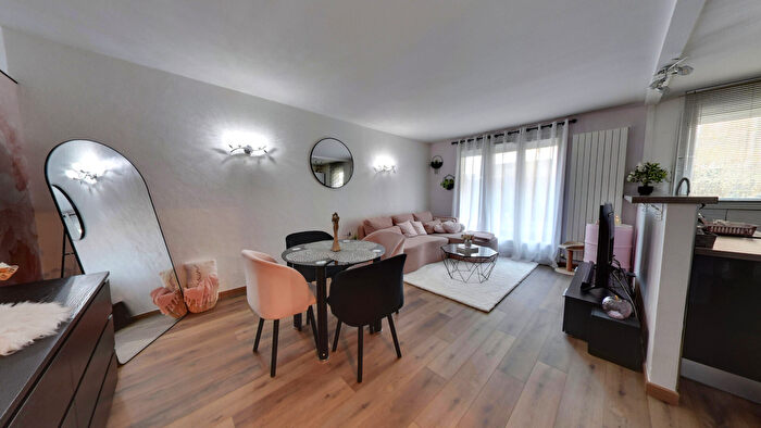 Appartement à vendre - Roissy-en-Brie, ZAC de la Vallée, Renardiere - 3 pièces - 2 chambres