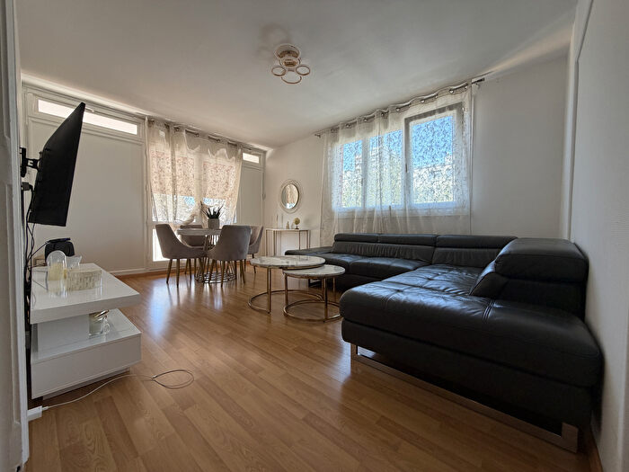 Appartement 4 pièces à Rillieux-la-Pape, Ville nouvelle Est, à louer