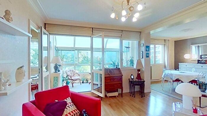 Appartement à vendre - Quartiers Centre, Colombier - 4 pièces - 2 chambres