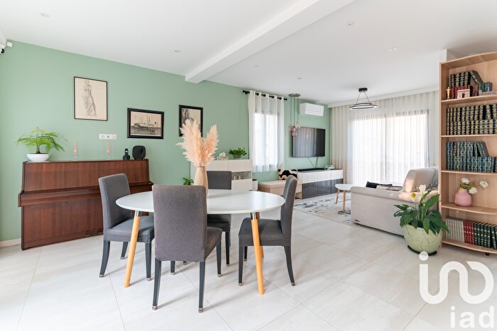 Maison à vendre - Condé-Sainte-Libiaire - 6 pièces - 4 chambres