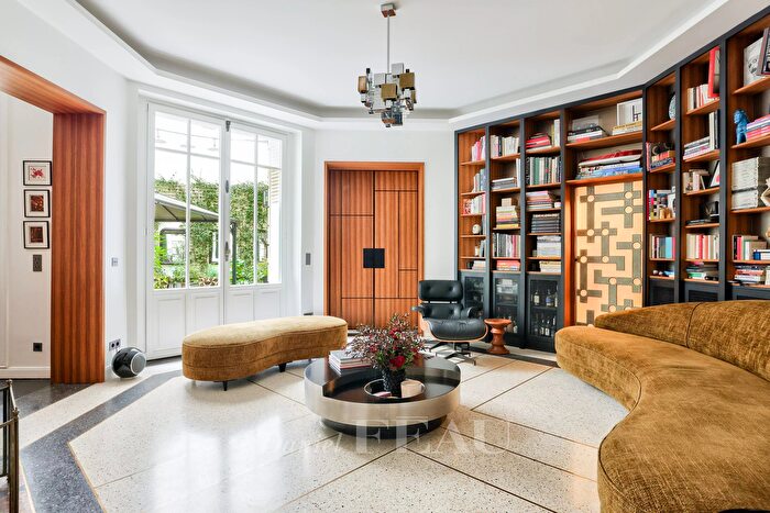 Appartement à vendre - Paris e , Europe - 5 pièces - 3 chambres