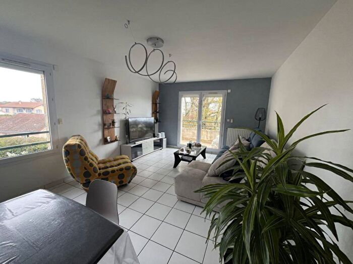 Appartement à louer - Saint-André-de-Corcy - 4 pièces - 3 chambres