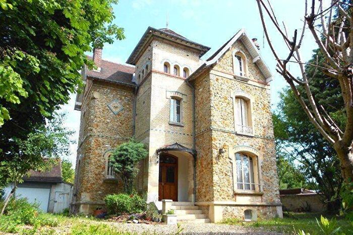 Appartement à louer - Clairieres-Chateaux-Zone Agricole, Cergy - 9 pièces - 8 chambres