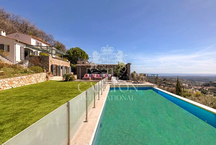 Maison à vendre - Châteauneuf-Grasse - 7 pièces - 5 chambres