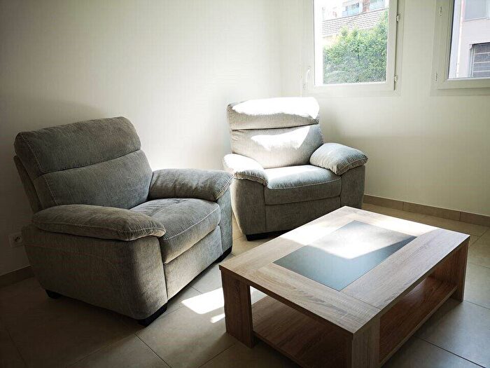 Appartement à louer - Le Village, Vaulx-en-Velin - 3 pièces - 2 chambres