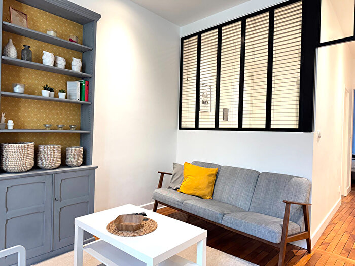 Appartement à louer - Reims, Centre-ville - 3 pièces - 2 chambres