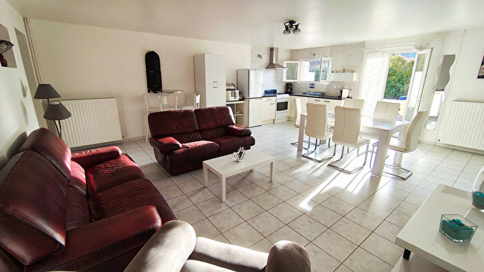 Maison à louer - Saint-Sébastien-dAigrefeuille - 4 pièces - 3 chambres