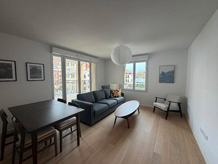 Appartement à louer - Le Plessis-Robinson - 4 pièces - 3 chambres