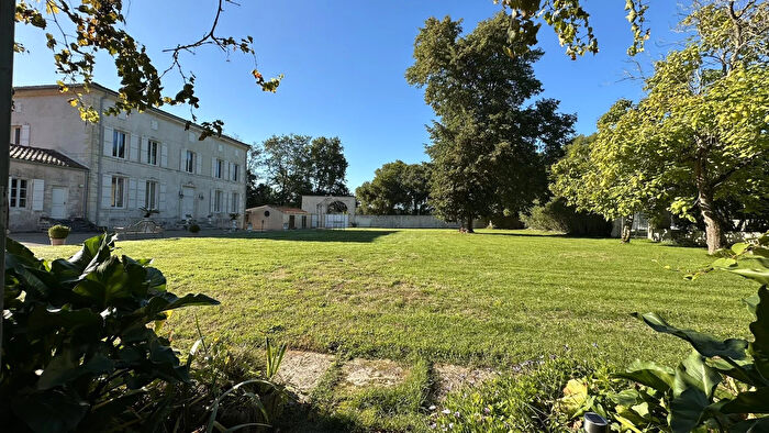 Maison à vendre - Rochefort, Rochefort Est - 17 pièces - 13 chambres