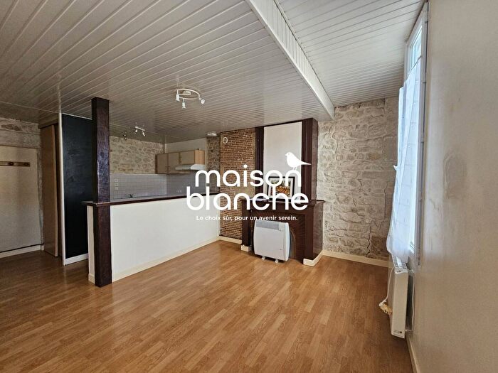 Appartement à louer - Centre Ville Nord, Rochefort - 2 pièces - 1 chambre