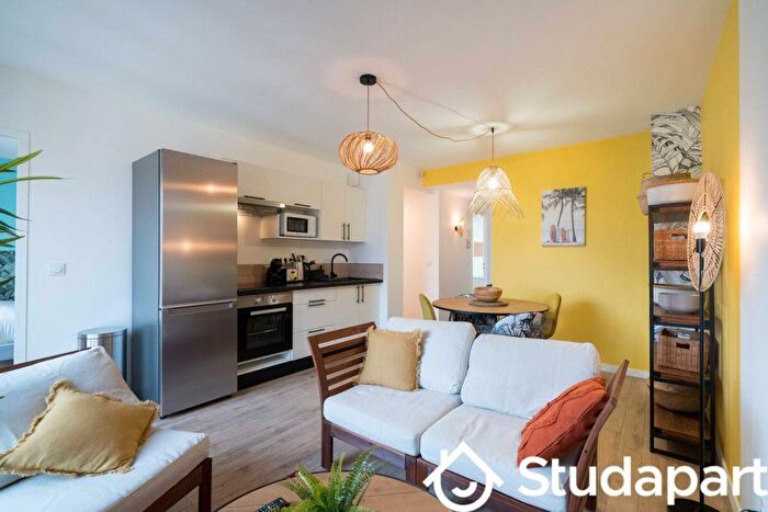 Appartement à louer - Port de Plaisance, Toulon - 1 pièce - 2 chambres