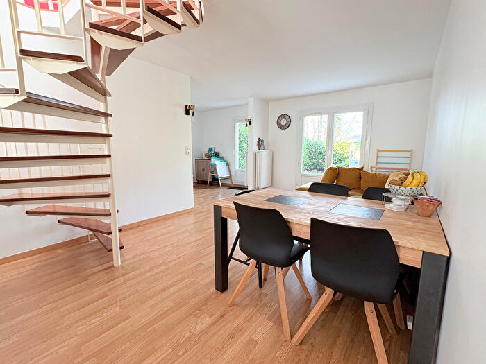 Maison à vendre - La Queue-en-Brie - 4 pièces - 3 chambres