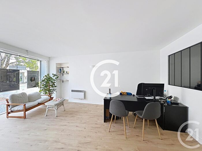 Maison à vendre - Cognac, Centre-ville, Gare - 12 pièces - 5 chambres