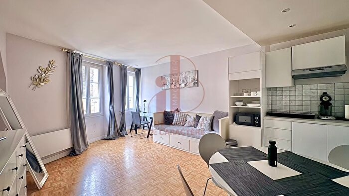 Appartement à vendre - Fontainebleau, Centre-ville - 2 pièces - 1 chambre