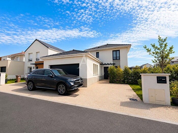 Champignon-Vignes Blanches-La Plaine, Carrières-sur-Seine : Maison 6 pièces à louer