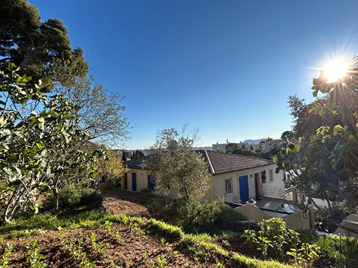 Maison à vendre - Toulon, Valbertrand - 8 pièces - 10 chambres