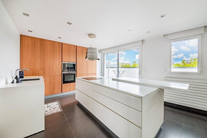 Appartement à louer - Quartiers Ouest, Anatole France - 6 pièces - 3 chambres