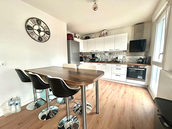 Appartement à vendre - Poissy, La Coudraie - 3 pièces - 2 chambres