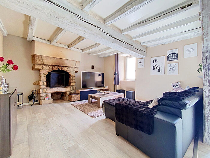 Saint-Christophe-du-Bois : Maison 6 pièces à vendre
