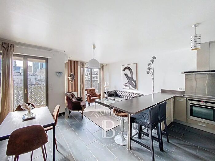 Appartement à louer - Courbevoie, Gambetta, La Défense - 3 pièces - 2 chambres