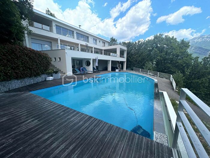 Maison 10 pièces à Veurey-Voroize, à vendre