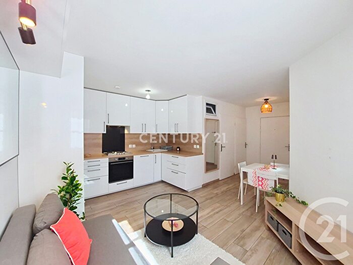 Appartement 3 pièces à Noisy-le-Grand, Centre-ville, à louer