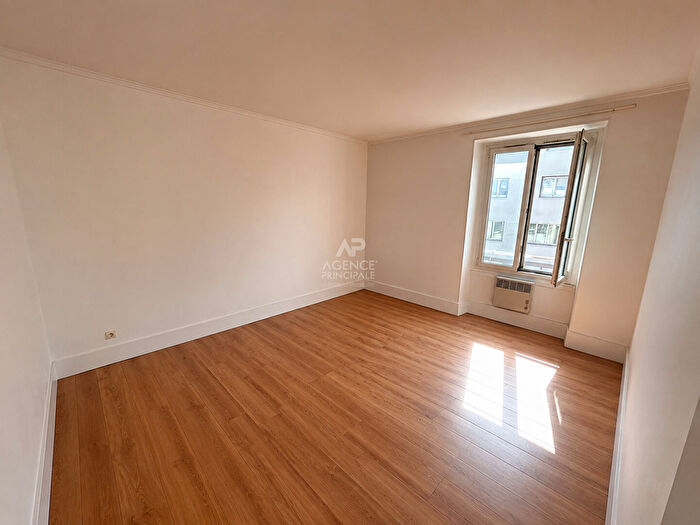 Appartement 4 pièces à vendre - Poissy, Centre-ville