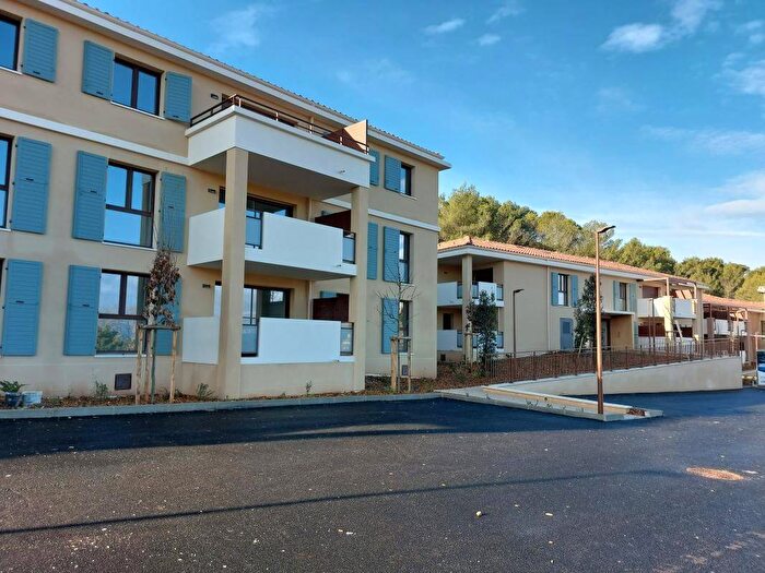 Appartement à louer - Rognes - 2 pièces - 1 chambre