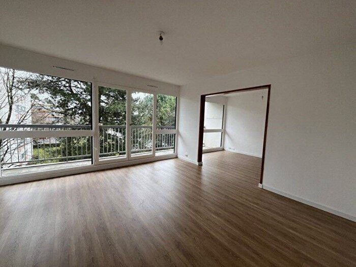 Appartement à louer - Saraillere-Ronceval-Seigliere, Cenon - 5 pièces - 3 chambres