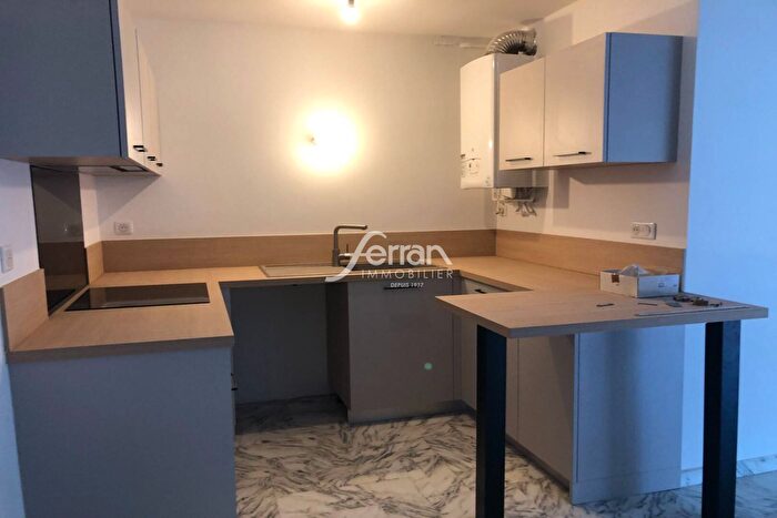 Appartement à louer - Boulevars-Gare-Saint Leger-Chabrand, Draguignan - 2 pièces - 1 chambre