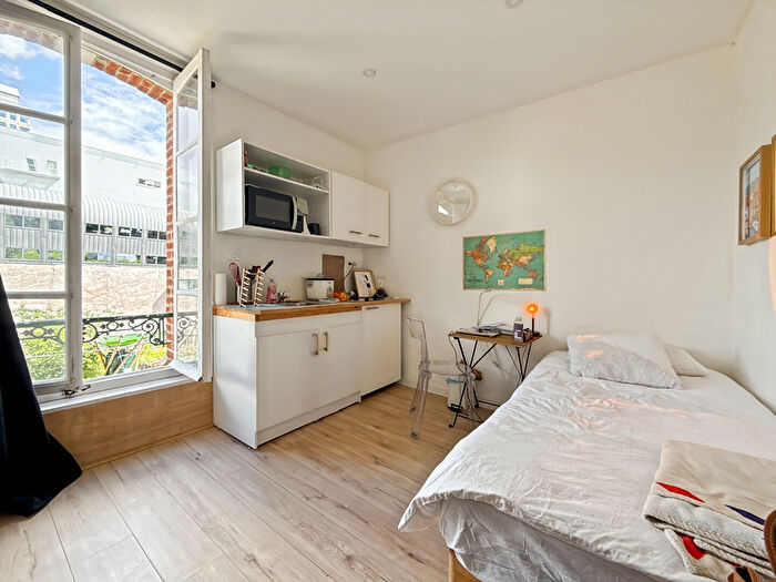 Quartiers Centre, Colombier : Appartement 2 pièces à louer