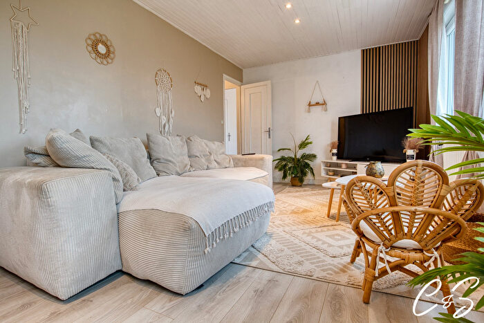 Maison à vendre - Plonéour-Lanvern - 5 pièces - 4 chambres