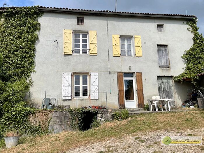 Marcillac-Lanville : Maison 3 pièces à vendre
