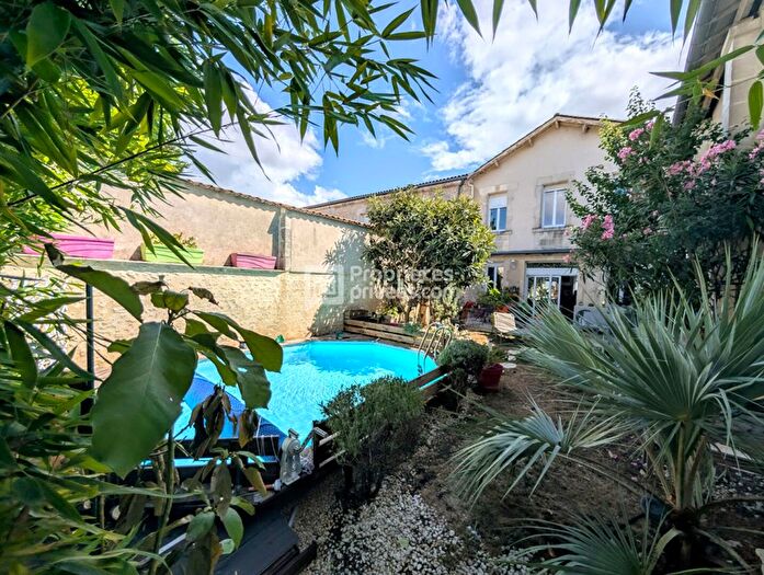 Maison à vendre - Cognac, Centre-ville, Gare - 12 pièces - 6 chambres