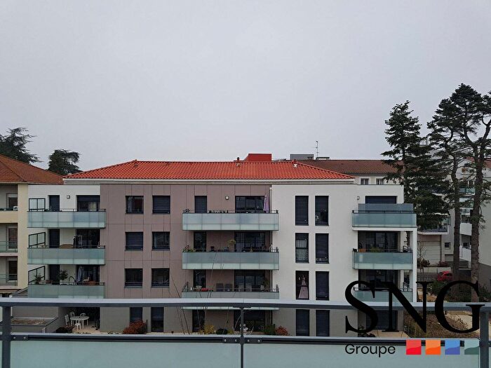 Centre, Meyzieu : Appartement 2 pièces à louer