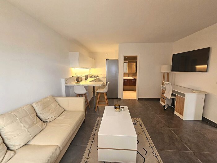 Vallauris, Retenaou, Brusquets, Devens, Zone d'activité Saint-Bernard - Appartement 2 pièces à louer