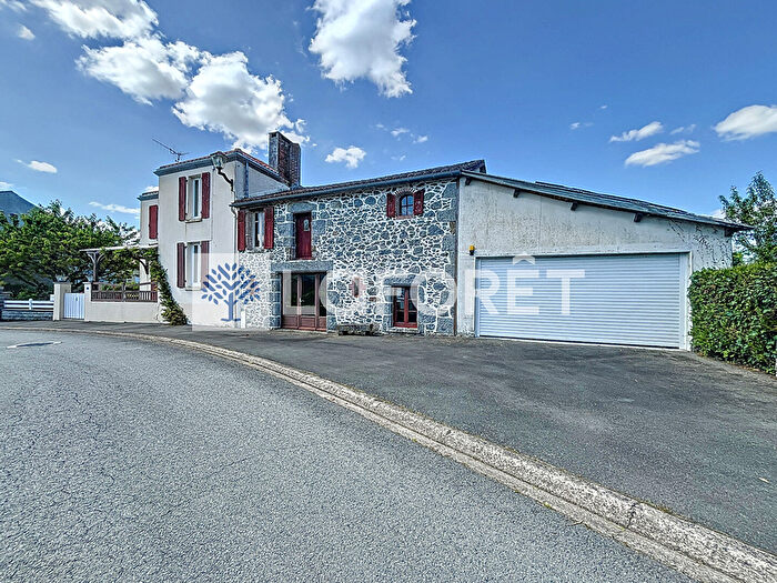 Maison à vendre - La Forêt-sur-Sèvre - 5 pièces - 3 chambres