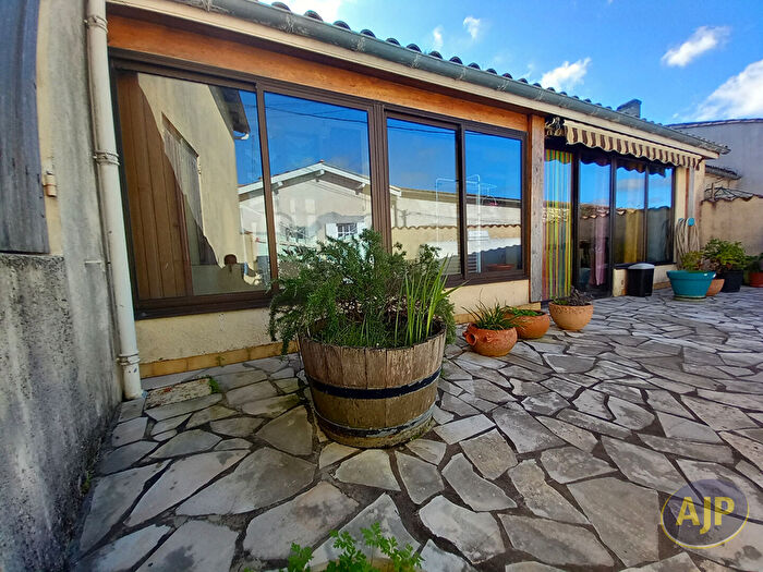 Maison à vendre - Saint-Estèphe - 4 pièces - 3 chambres