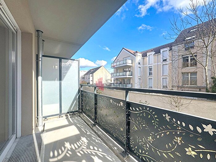 Appartement à louer - Petit Dammarie-Croix Saint Jacques, Dammarie-les-Lys - 3 pièces - 2 chambres