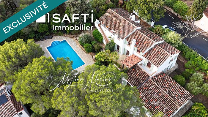 Maison à vendre - Fréjus, Saint-Aygulf - 12 pièces - 9 chambres