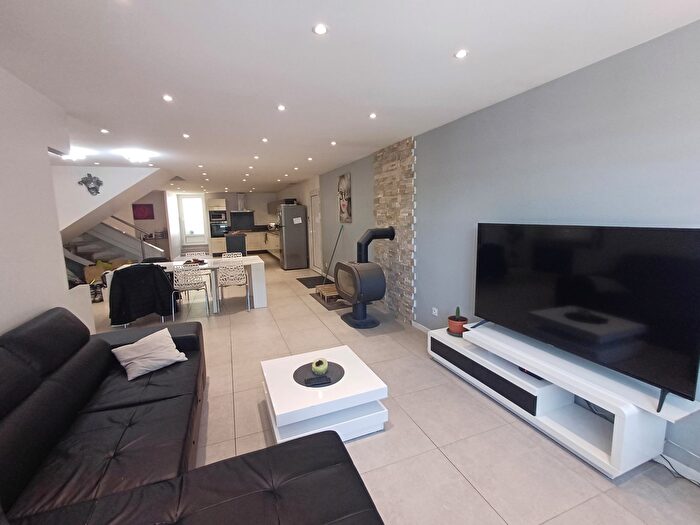 Maison à vendre - Saint-Béat - 5 pièces - 4 chambres