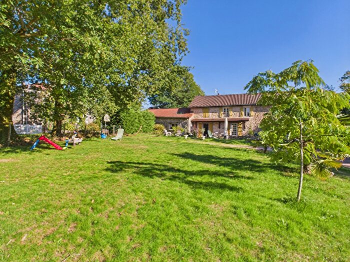 Maison à vendre - Abjat-sur-Bandiat - 7 pièces - 4 chambres