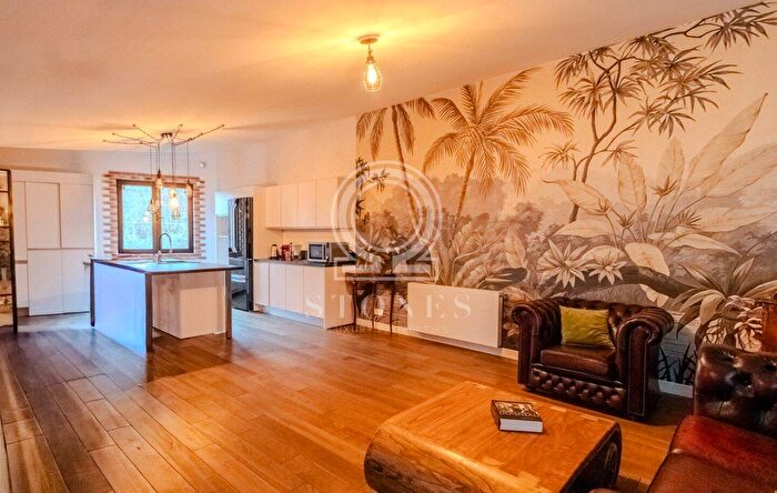 Maison à louer - Bougival - 4 pièces - 2 chambres