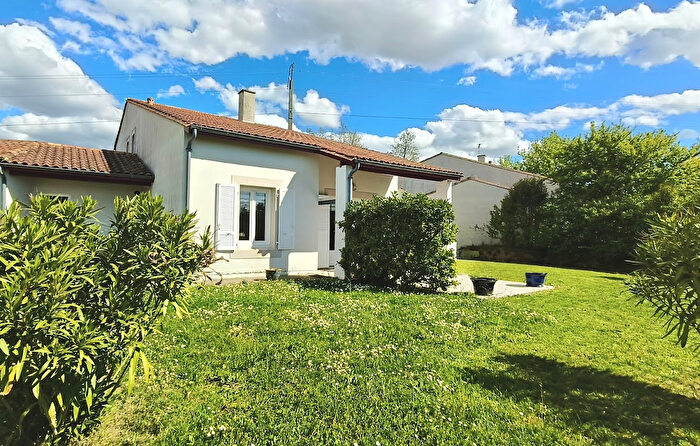 Maison à vendre - Saint-Seurin-de-Cursac - 7 pièces - 5 chambres