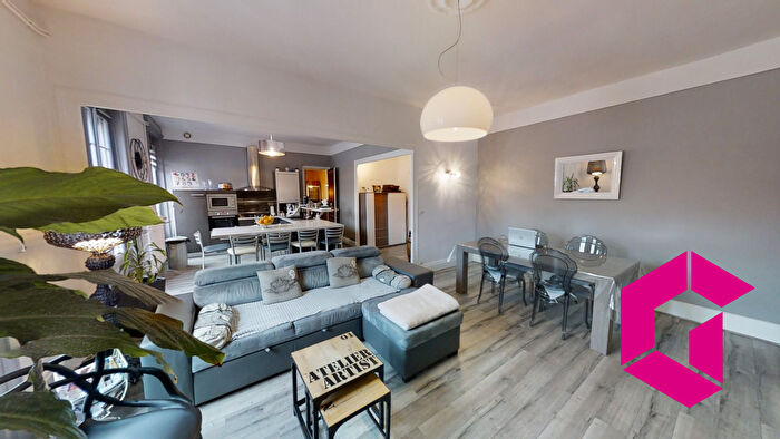 Appartement à vendre - Le Chambon-Feugerolles - 5 pièces - 3 chambres