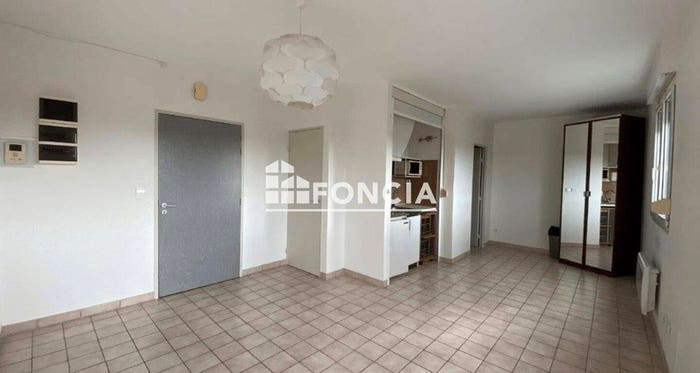 Bois d'Amour-Porte de Paris-Courlancy, Reims : Appartement 1 pièce à louer