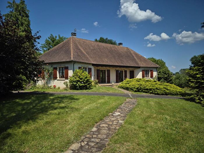 Piégut-Pluviers : Maison 5 pièces à vendre